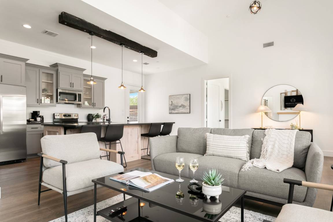 Condo ∙ 2 Bedrooms ∙ 4 Guests - Fredericksburg, TX