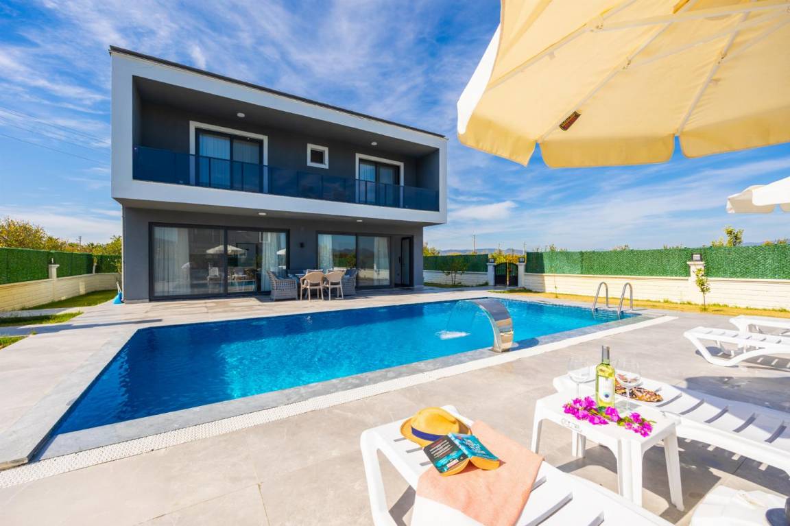 210 M² Villa ∙ 4 Bedrooms ∙ 8 Guests - Dalaman