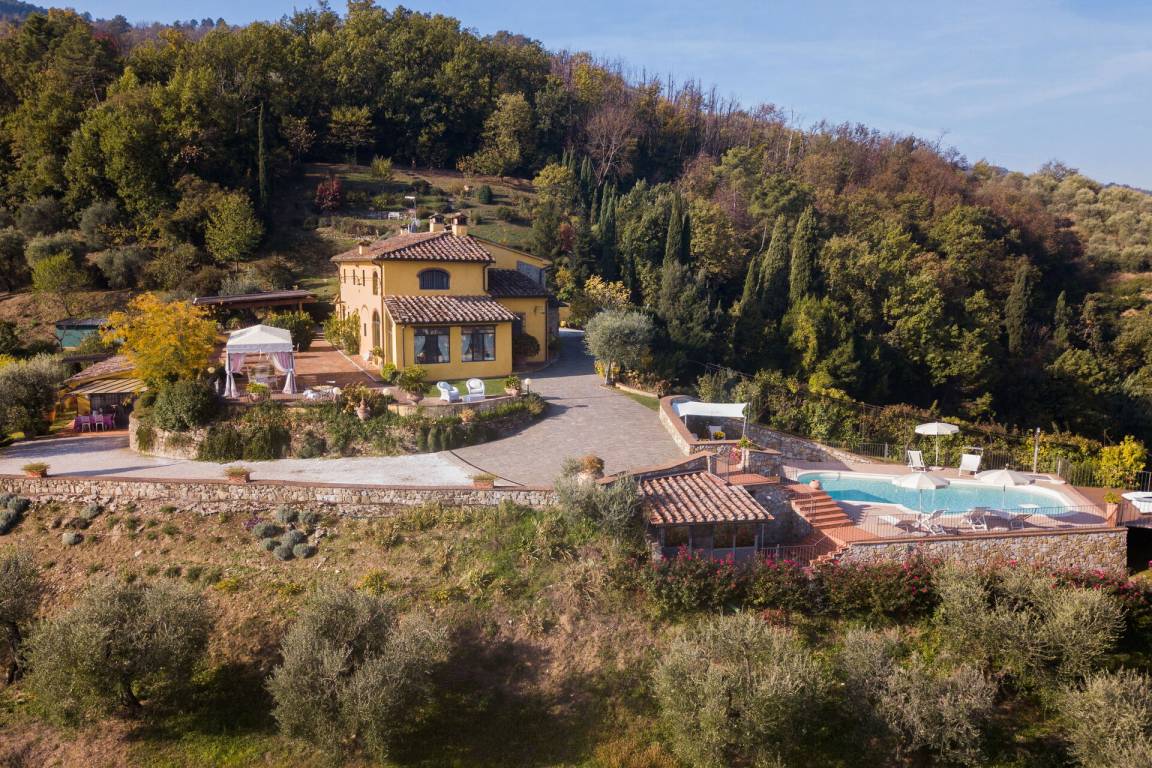 240 M² Villa ∙ 6 Bedrooms ∙ 14 Guests - Pistoia
