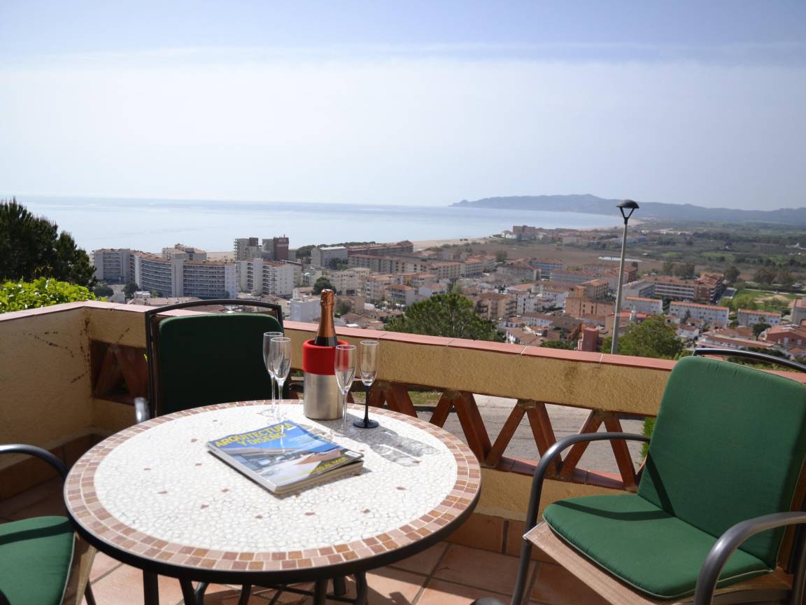 128 M² House ∙ 3 Bedrooms ∙ 6 Guests - Pals