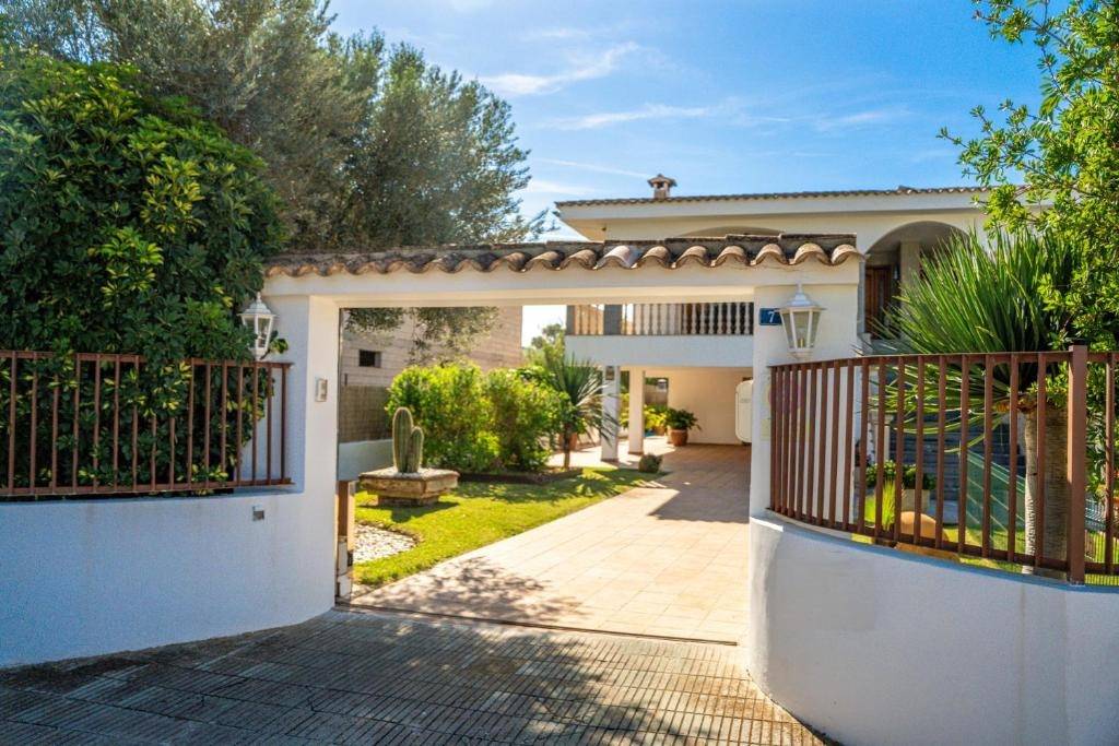 Villa ∙ 4 Habitaciones ∙ 13 Huéspedes - Alcudia