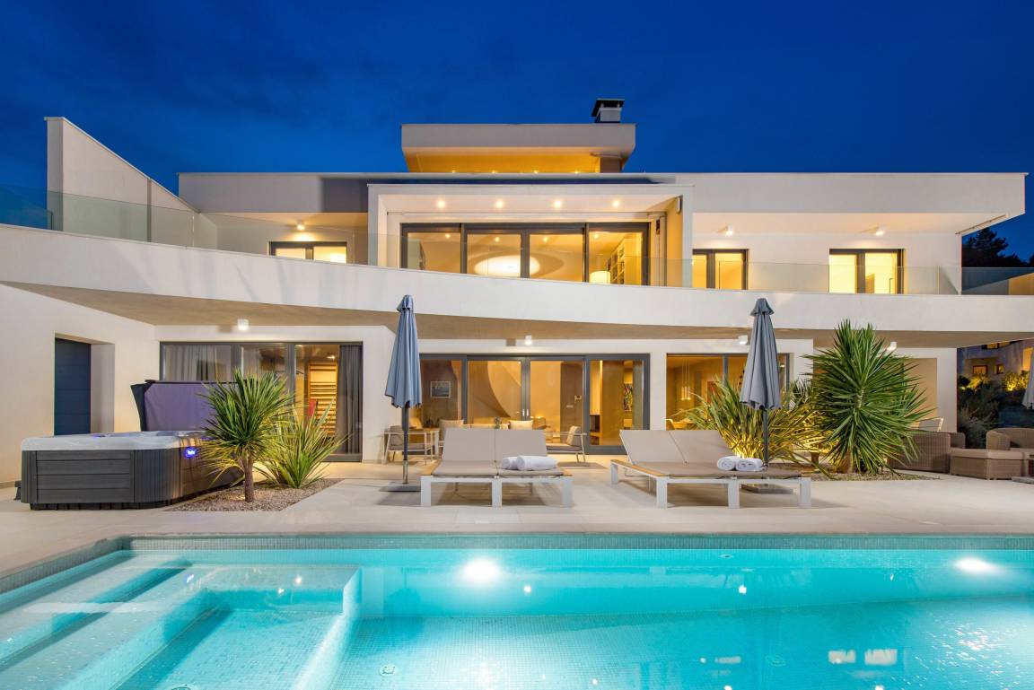 280 M² Villa ∙ 4 Schlafzimmer ∙ 8 Gäste - Rabac