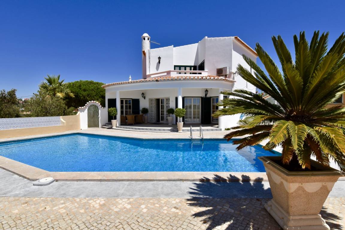 180 M² Villa ∙ 2 Bedrooms ∙ 4 Guests - Albufeira
