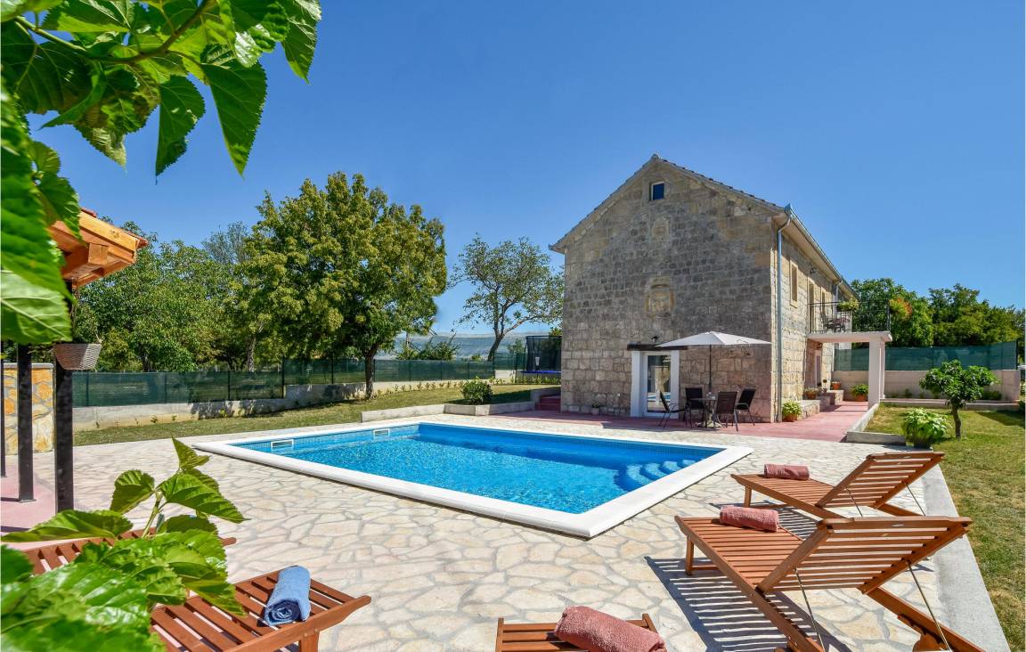 110 M² Dúplex ∙ 3 Habitaciones ∙ 8 Huéspedes - Sinj