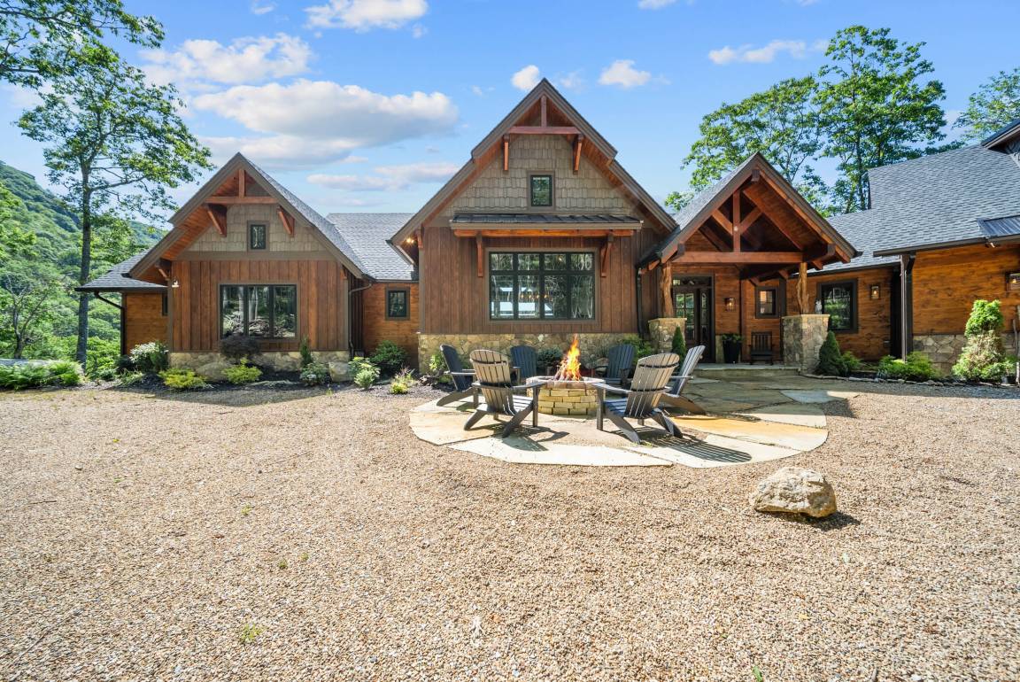 Cabin ∙ 4 Bedrooms ∙ 8 Guests - Beech Mountain, NC
