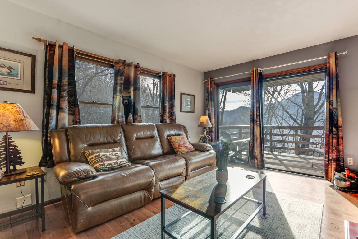 122 M² House ∙ 2 Bedrooms ∙ 8 Guests - Maggie Valley, NC