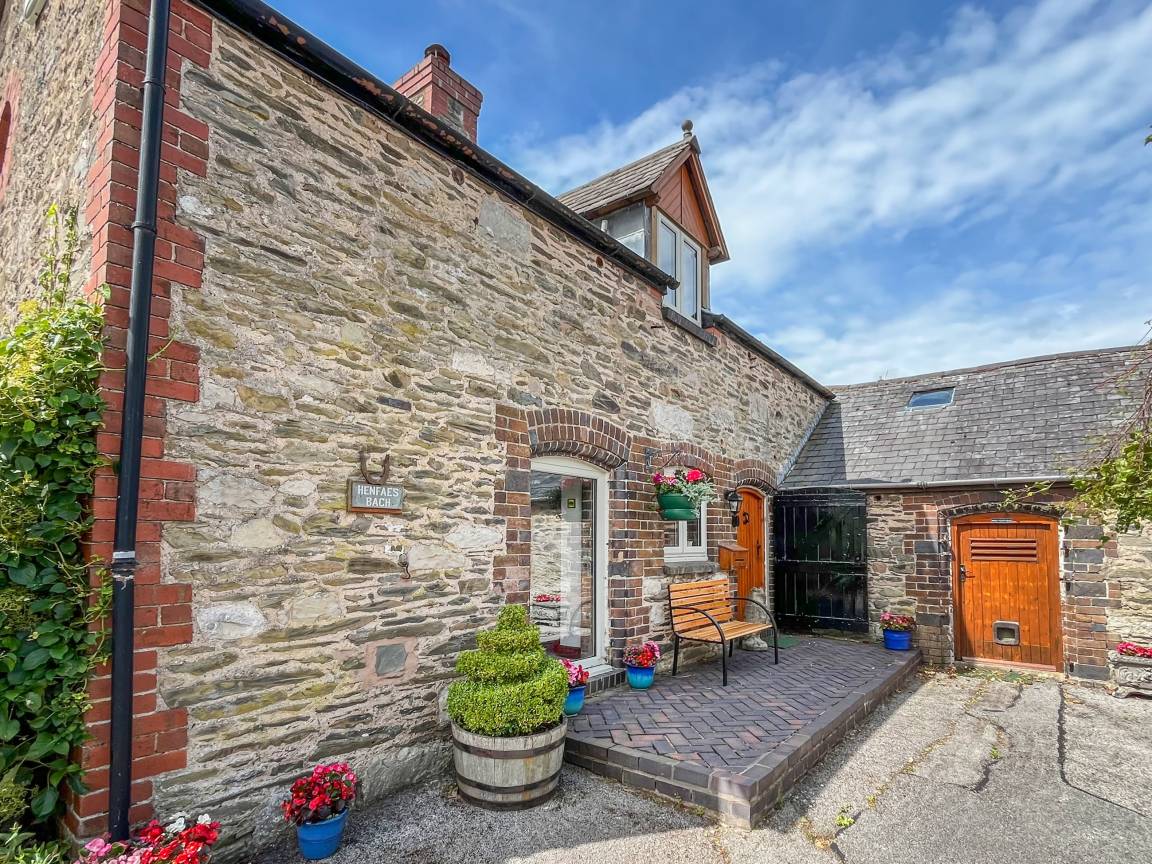 Cottage ∙ 2 Bedrooms ∙ 2 Guests - Mold