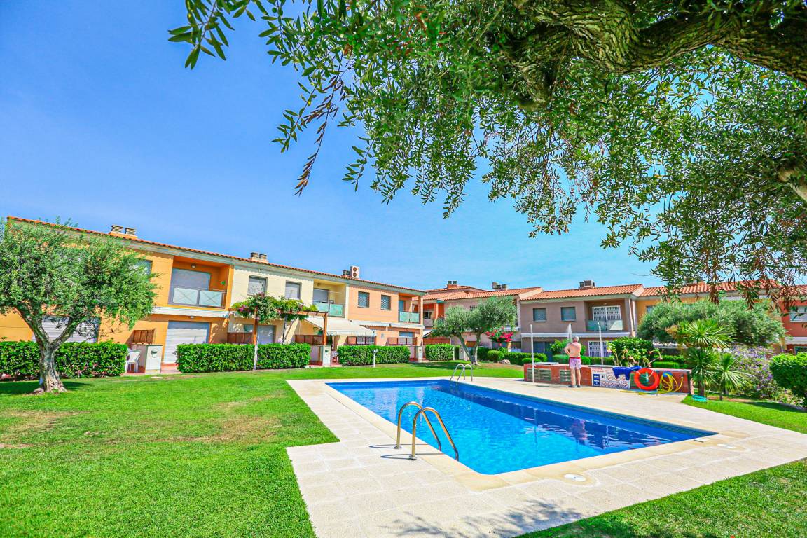 64 M² Huis ∙ 2 Slaapkamers ∙ 6 Gasten - Reus