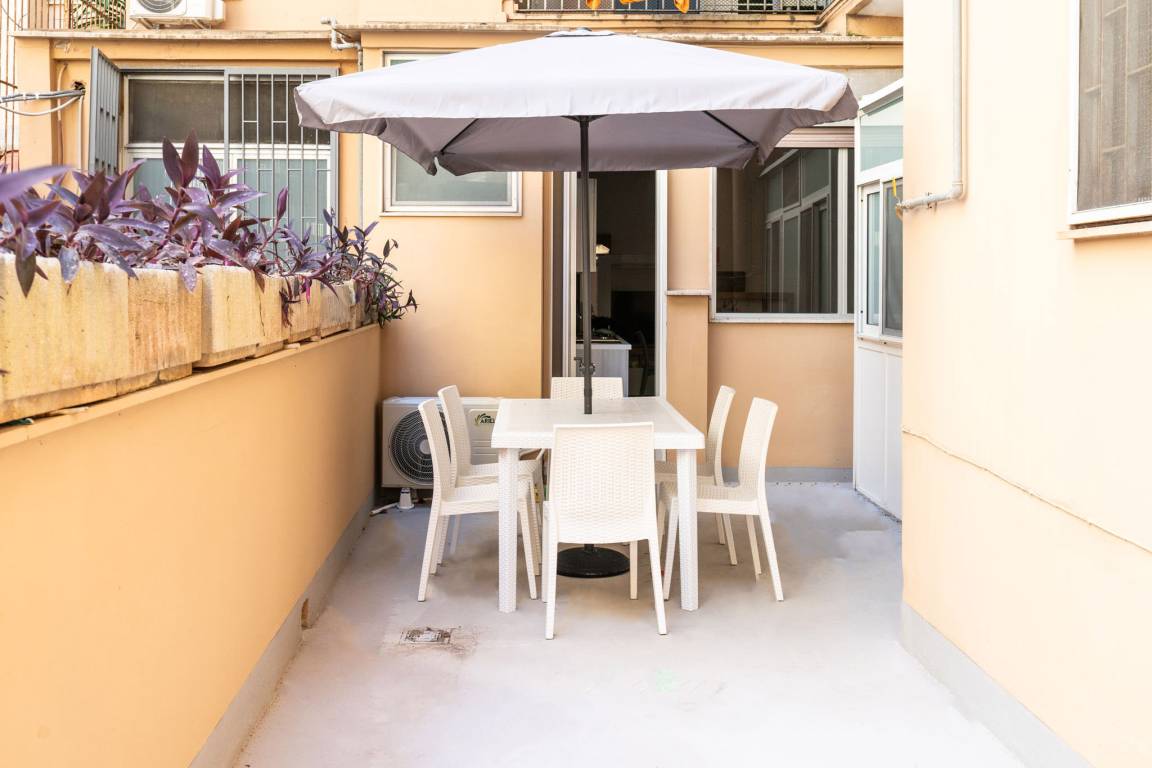 140 M² Apartment ∙ 4 Bedrooms ∙ 8 Guests - Bari
