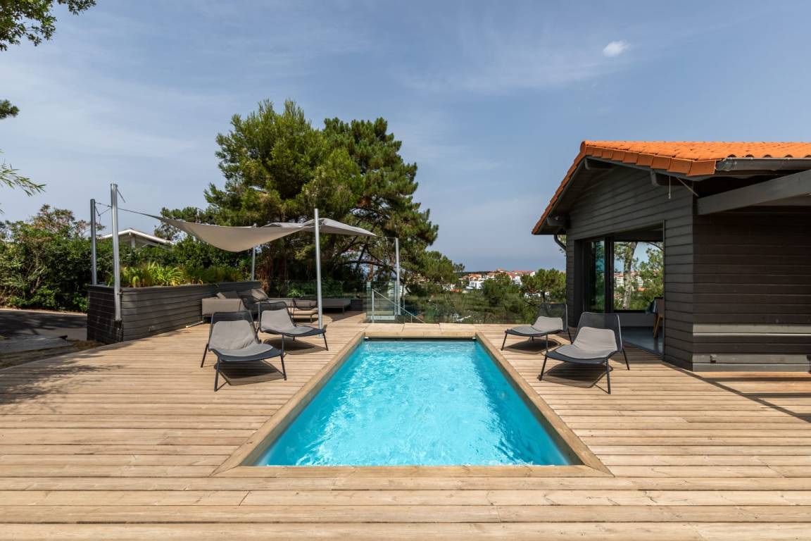 240 M² Villa ∙ 5 Bedrooms ∙ 10 Guests - Biarritz