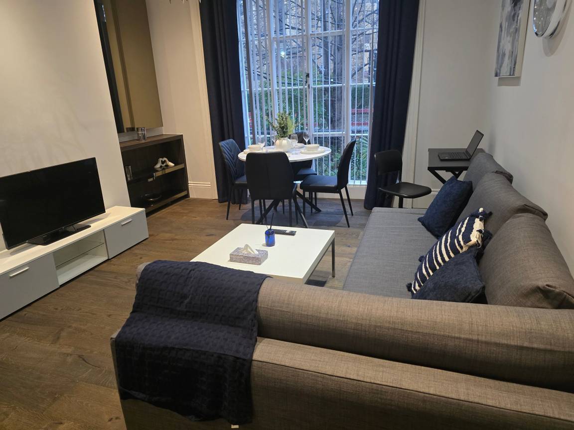 75 M² Apartment ∙ 2 Bedrooms ∙ 6 Guests - Bedford