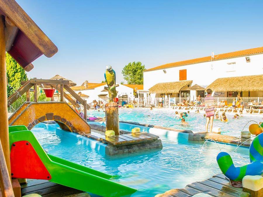 24 M² Caravan ∙ 2 Bedrooms ∙ 4 Guests - Oléron