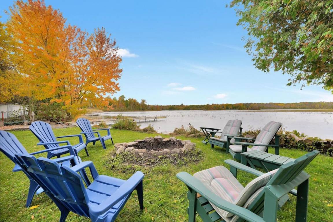 140 M² Apartment ∙ 3 Bedrooms ∙ 6 Guests - Kawartha Lakes