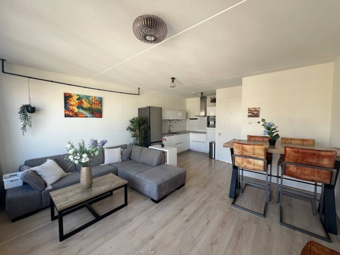 80 M² Appartement ∙ 2 Slaapkamers ∙ 2 Gasten - Delft