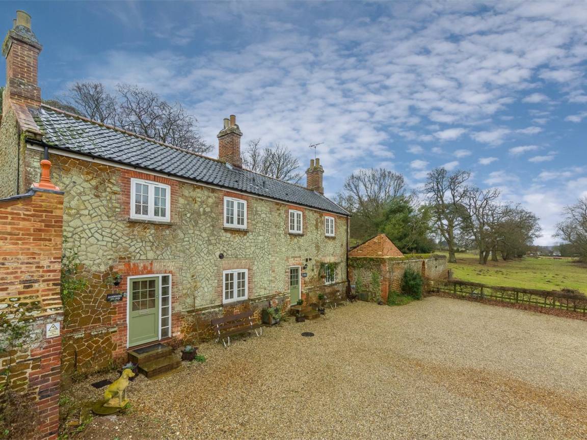 Cottage ∙ 2 Bedrooms ∙ 4 Guests - Snettisham