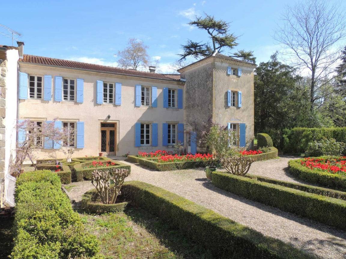 300 M² Gîte ∙ 5 Bedrooms ∙ 10 Guests - Castres