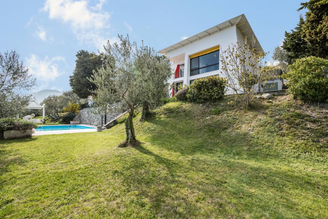250 M² Villa ∙ 3 Bedrooms ∙ 7 Guests - Gardone Riviera