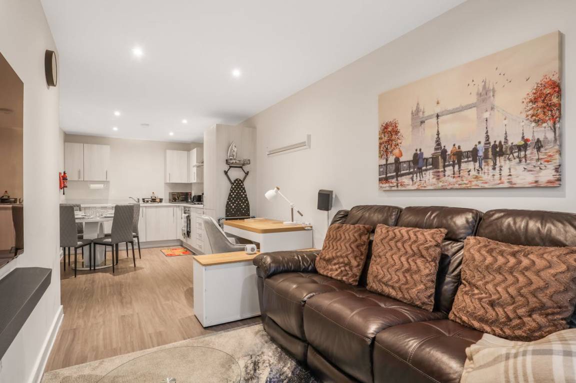 58 M² Apartment ∙ 2 Bedrooms ∙ 4 Guests - Coventry