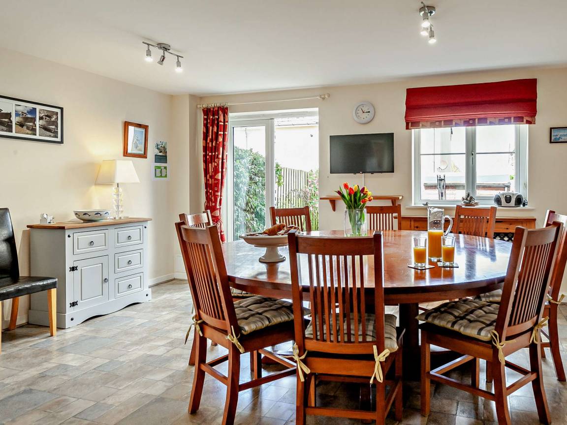 Cottage ∙ 3 Bedrooms ∙ 6 Guests - Eastbourne