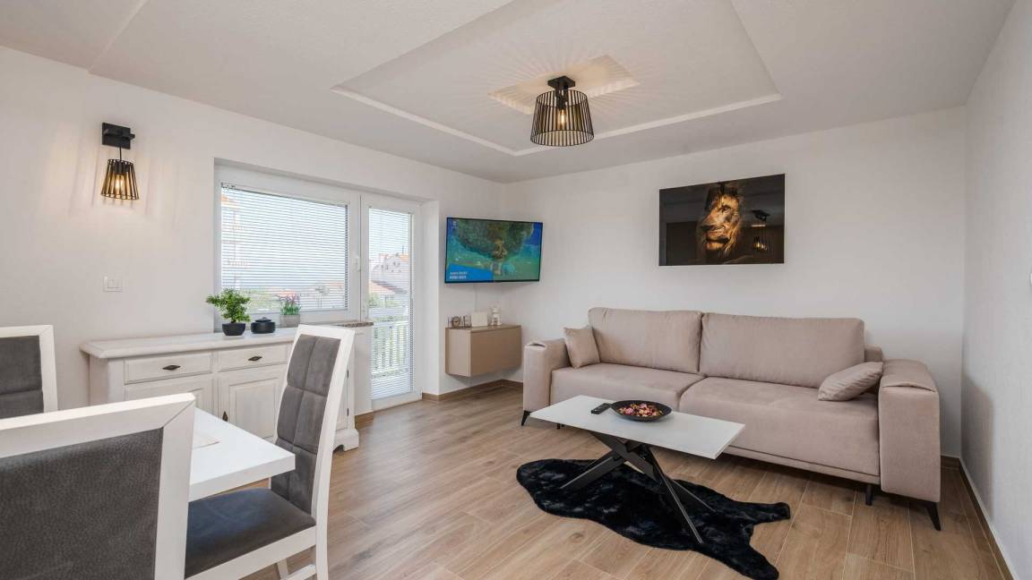 65 M² Ferienwohnung ∙ 2 Schlafzimmer ∙ 5 Gäste - Arbanija