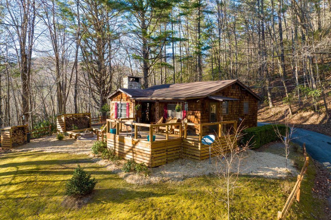 84 M² House ∙ 2 Bedrooms ∙ 4 Guests - Cashiers, NC