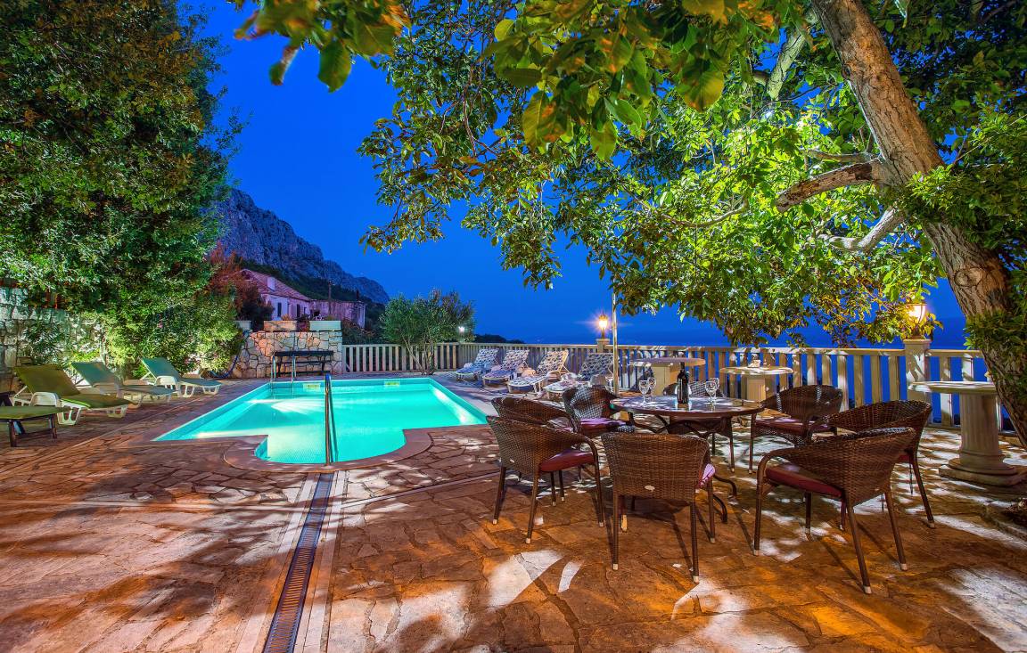 250 M² Ferienhaus ∙ 4 Schlafzimmer ∙ 8 Gäste - Omiš