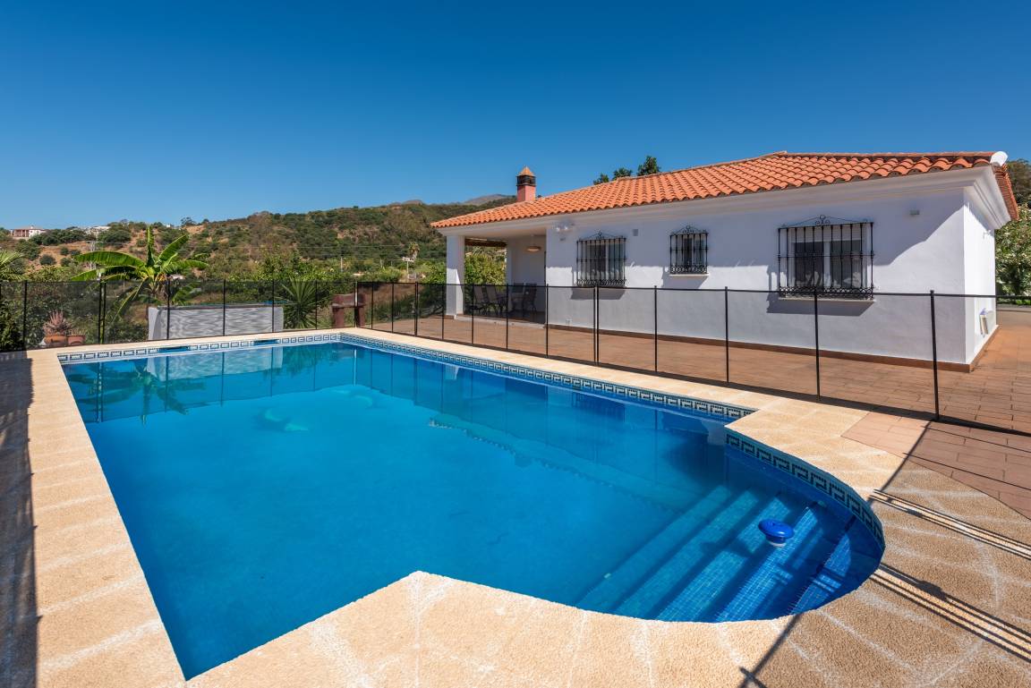 90 M² Ferienhaus ∙ 3 Schlafzimmer ∙ 6 Gäste - Estepona
