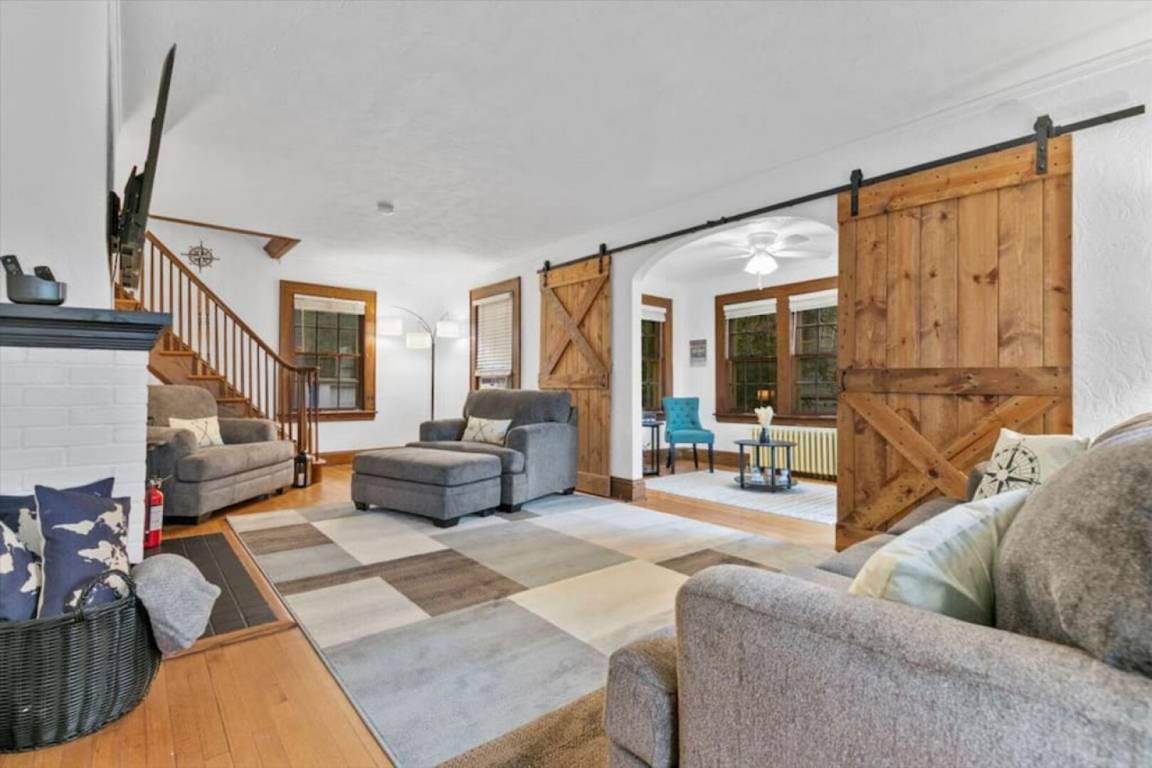 279 M² House ∙ 4 Bedrooms ∙ 9 Guests - Stratford, CT
