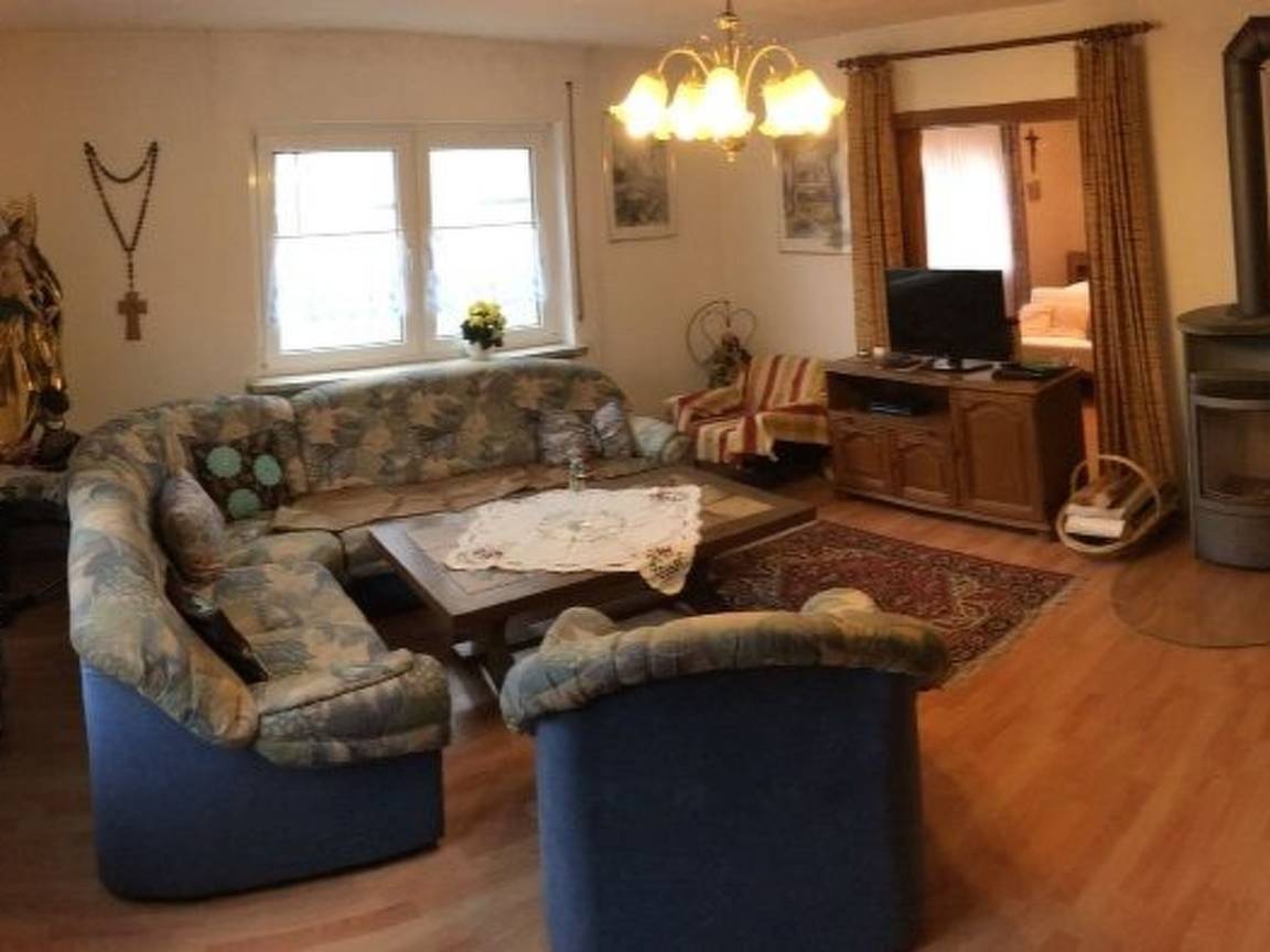 90 M² Ferienwohnung ∙ 2 Schlafzimmer ∙ 6 Gäste - Ebermannstadt