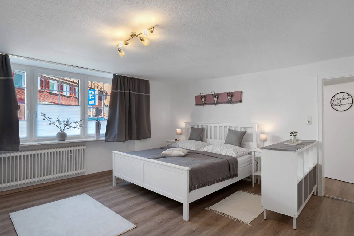 90 M² Ferienwohnung ∙ 2 Schlafzimmer ∙ 5 Gäste - Bühl