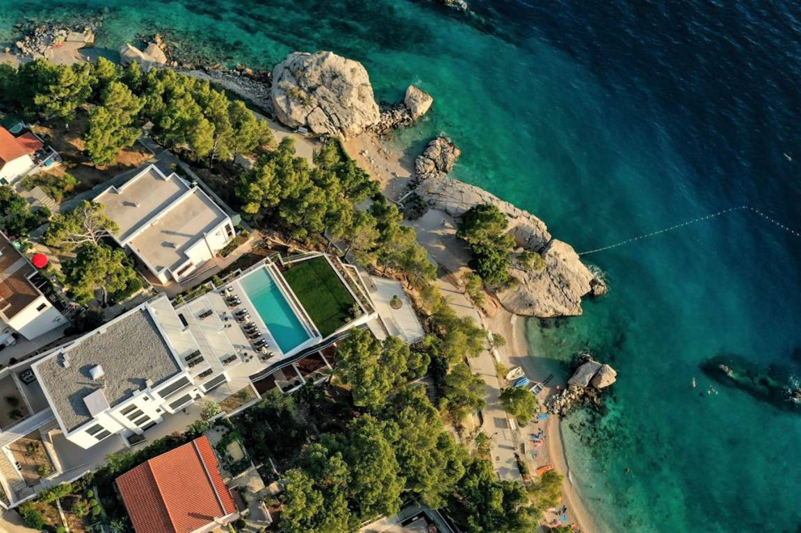 800 M² Villa ∙ 9 Bedrooms ∙ 20 Guests - Brela