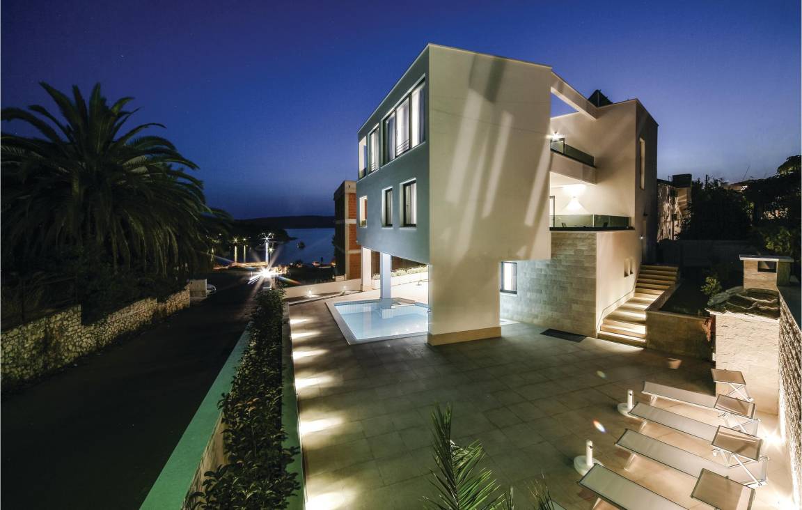 363 M² House ∙ 7 Bedrooms ∙ 14 Guests - Trogir