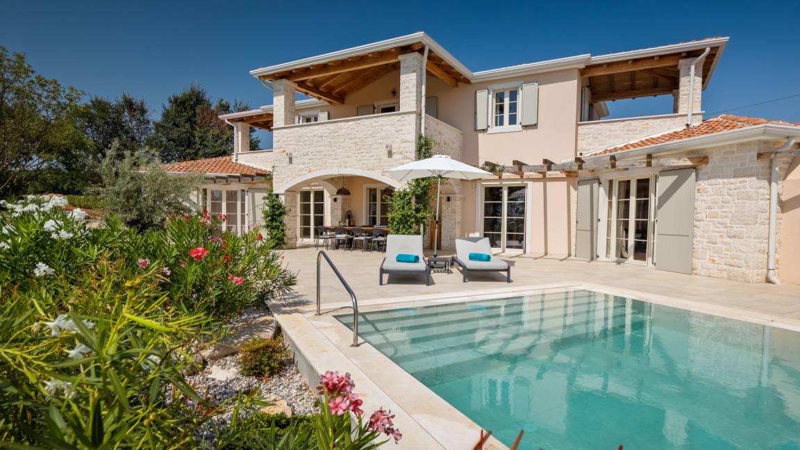 285 M² Villa ∙ 5 Bedrooms ∙ 10 Guests - Motovun