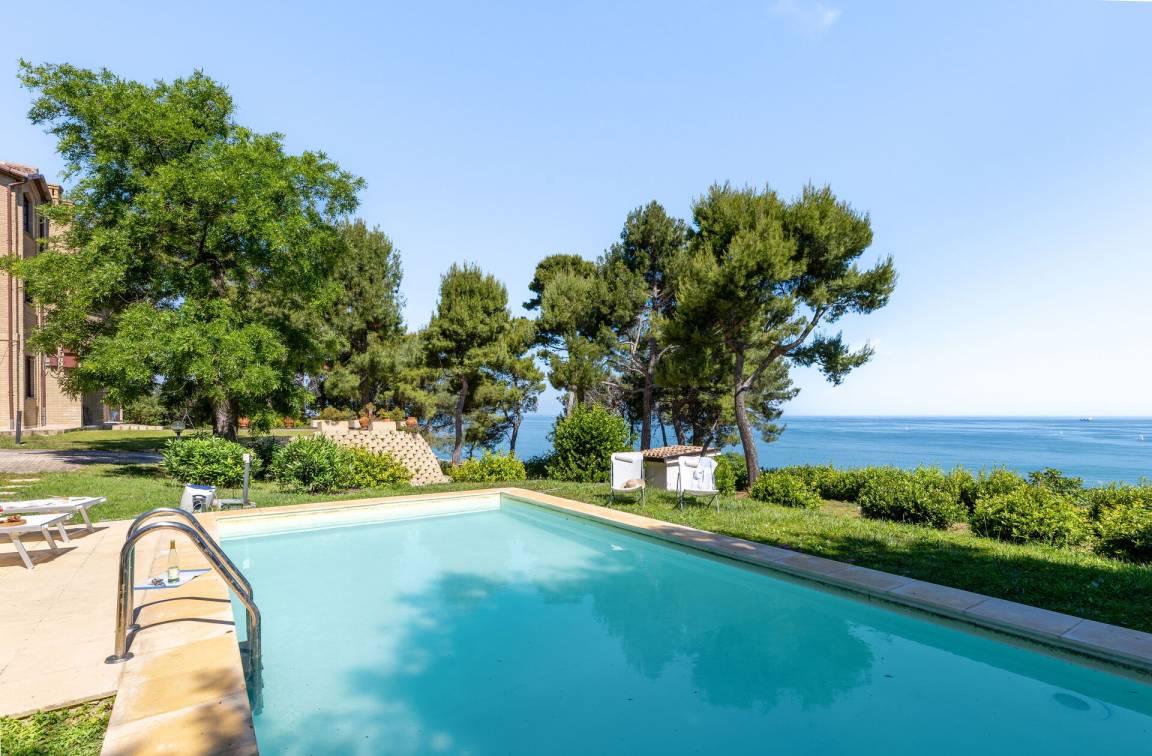 400 M² Villa ∙ 5 Bedrooms ∙ 12 Guests - Ancona