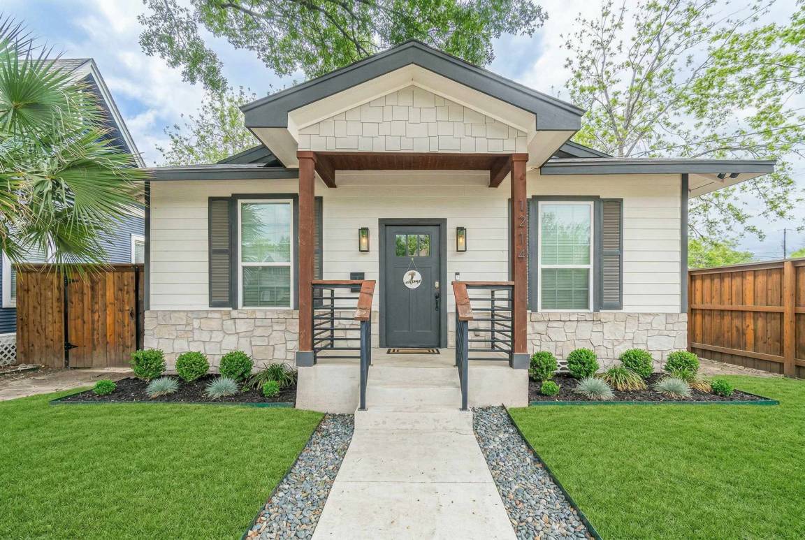 Apartment ∙ 3 Bedrooms ∙ 8 Guests - AT&T Center