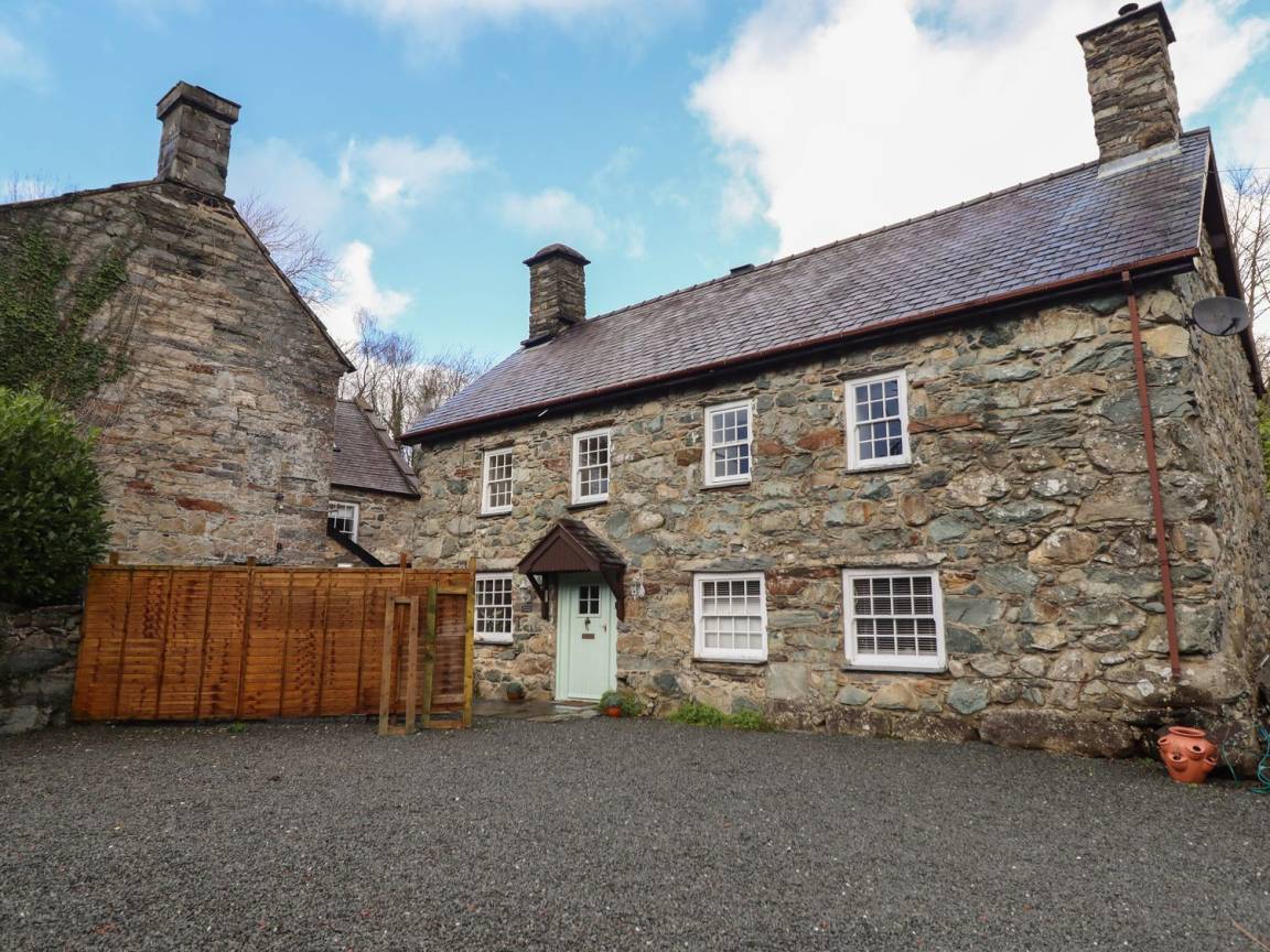 Cottage ∙ 4 Bedrooms ∙ 8 Guests - North Wales