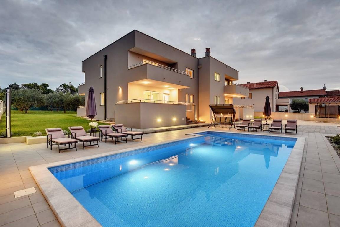 400 M² Maison De Vacances ∙ 7 Chambres ∙ 14 Personnes - Pula