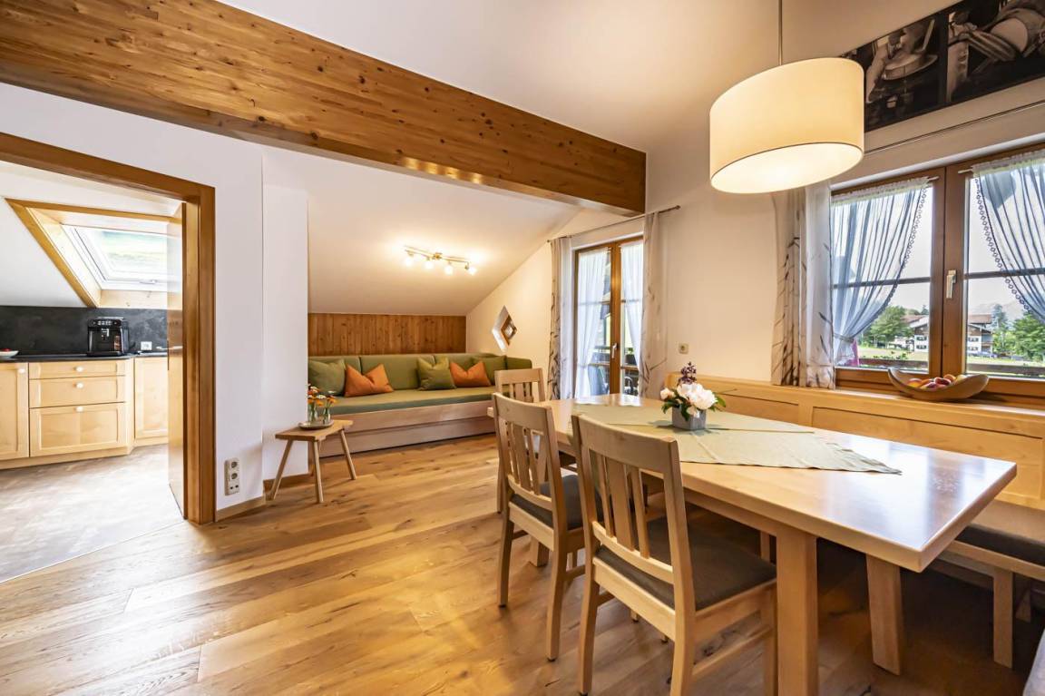 75 M² Ferienwohnung ∙ 2 Schlafzimmer ∙ 5 Gäste - Rettenberg