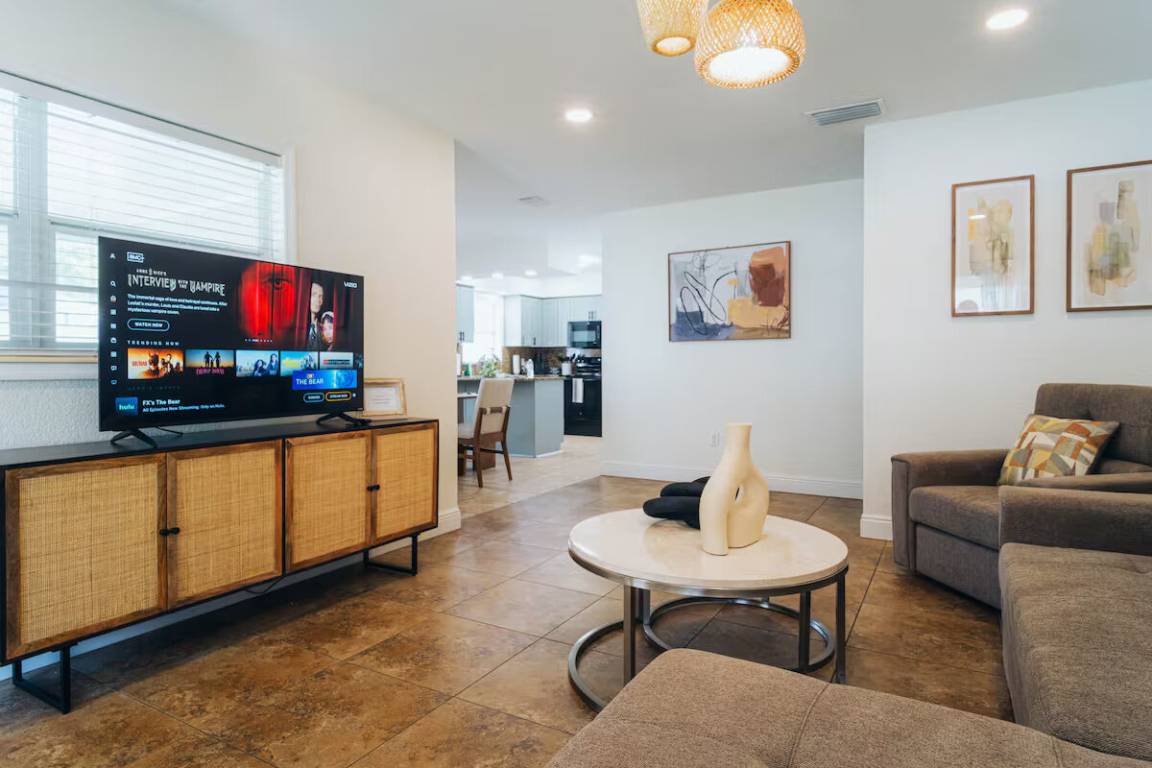 House ∙ 6 Bedrooms ∙ 16 Guests - Tampa, FL