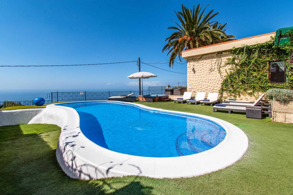 Villa ∙ 4 Bedrooms ∙ 10 Guests - Adeje