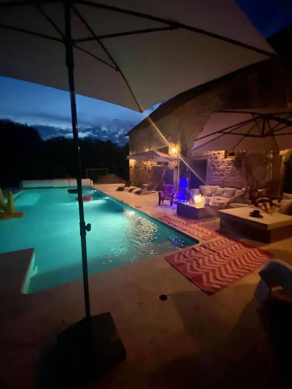 200 M² Maison De Vacances ∙ 6 Chambres ∙ 14 Personnes - Nièvre