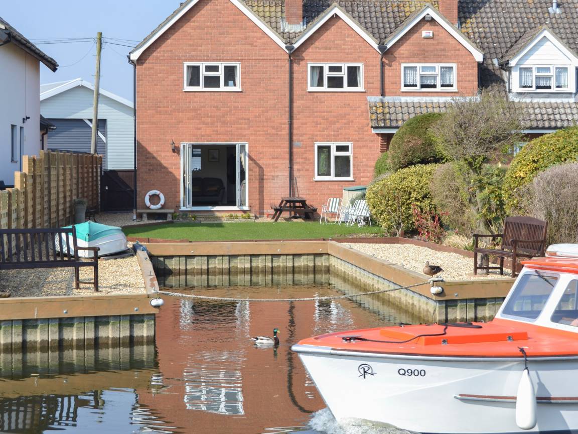 Cottage ∙ 3 Bedrooms ∙ 6 Guests - Wroxham
