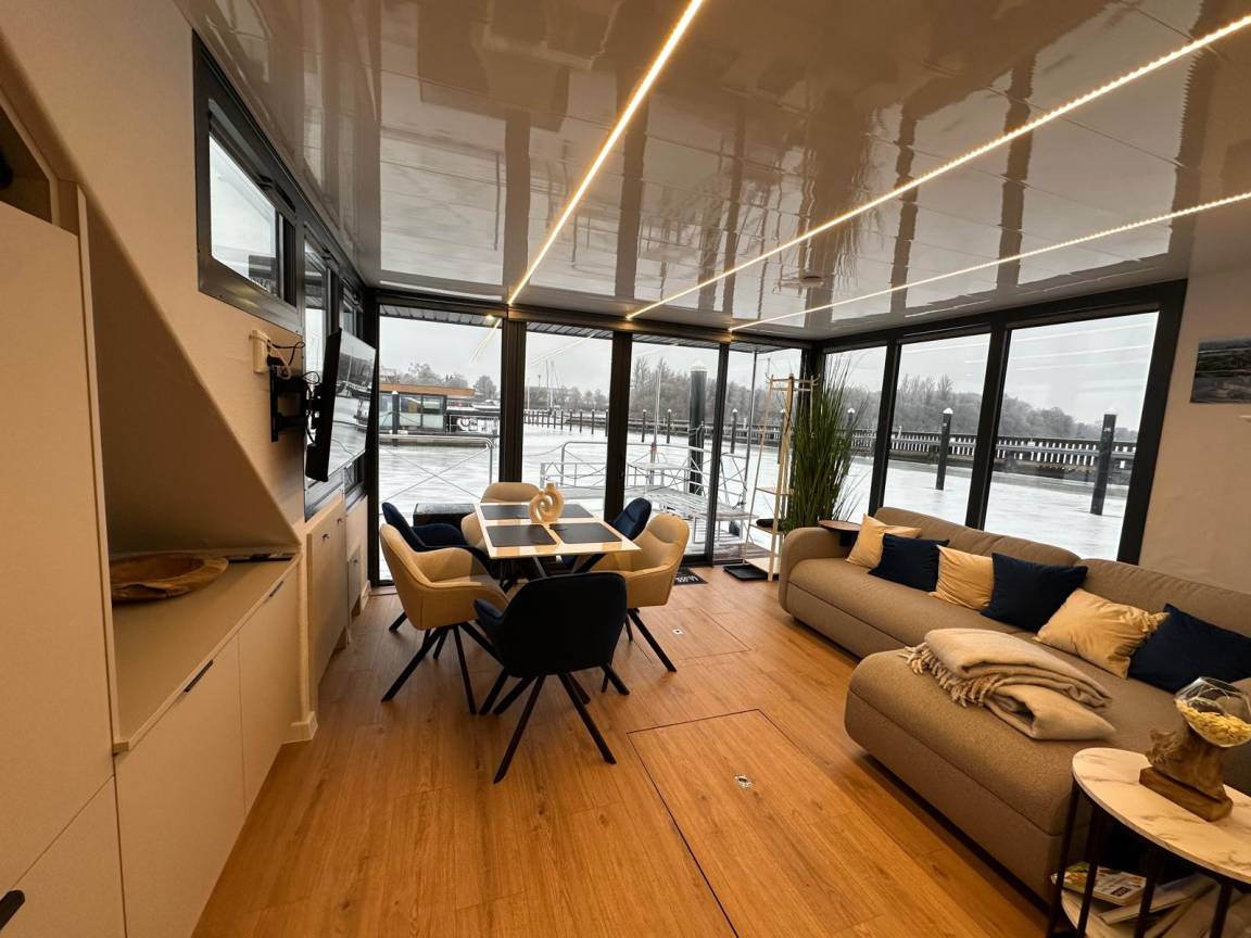 44 M² Hausboot ∙ 2 Schlafzimmer ∙ 6 Gäste - Stralsund