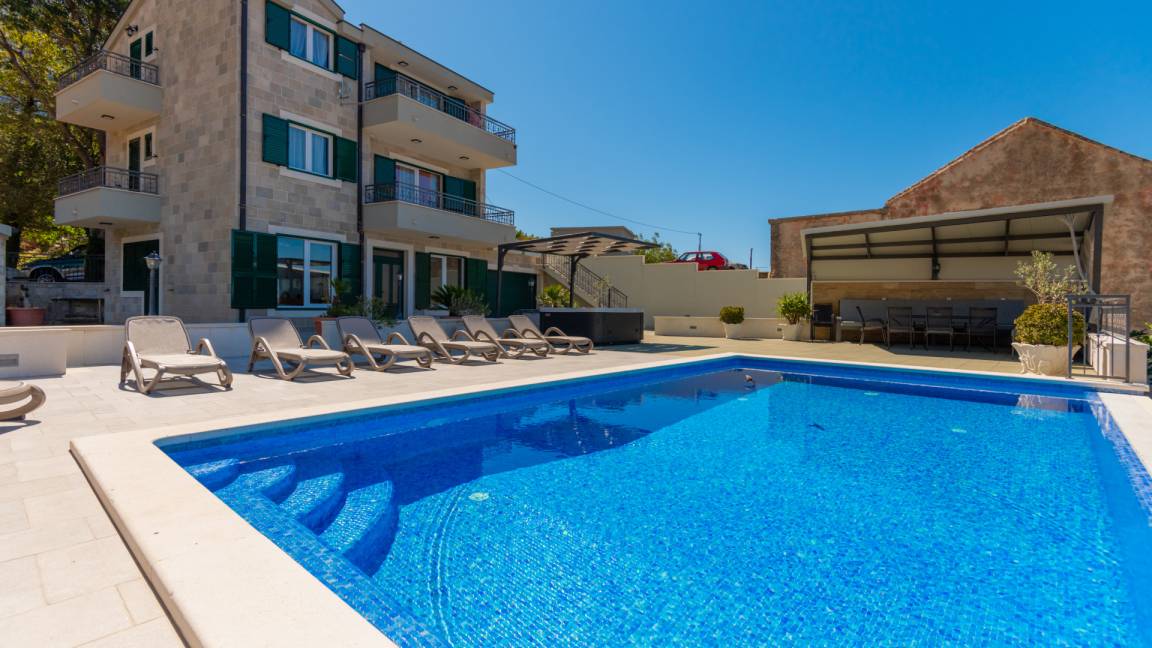 240 M² Villa Vacanza ∙ 4 Camere Da Letto ∙ 8 Ospiti - Tučepi