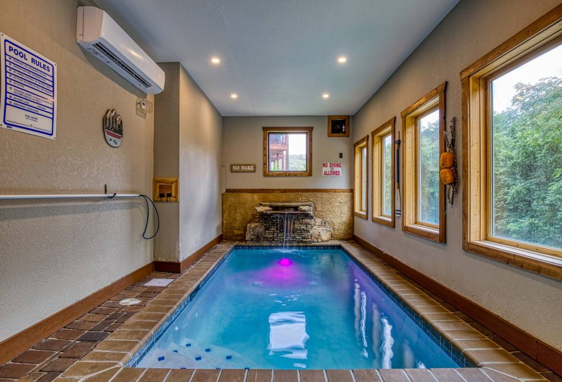 Cabin ∙ 2 Bedrooms ∙ 10 Guests - Pigeon Forge, TN