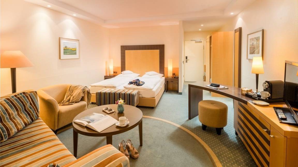 Hotel ∙ 2 Guests - Kropp