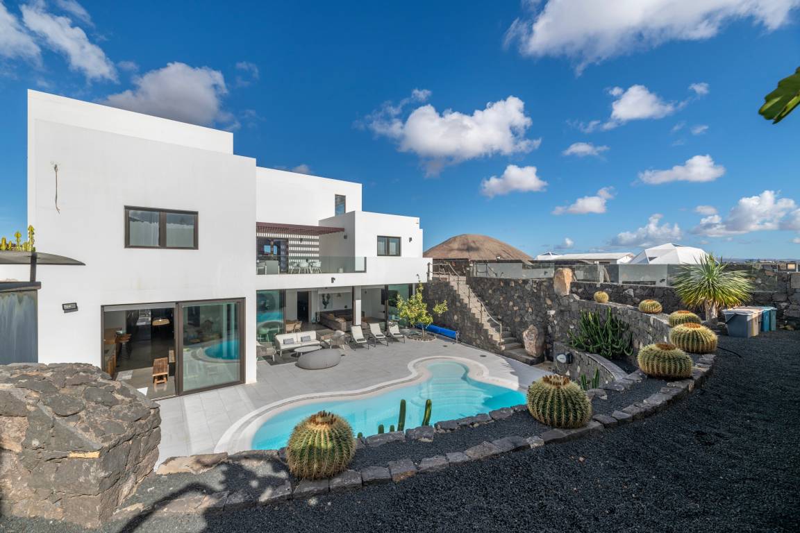 550 M² Villa ∙ 3 Habitaciones ∙ 6 Huéspedes - Lanzarote
