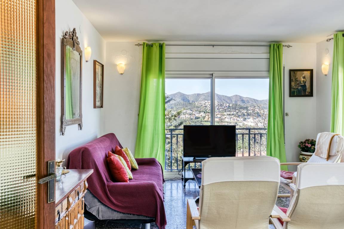 100 M² Apartamento ∙ 4 Habitaciones ∙ 7 Huéspedes - Portbou
