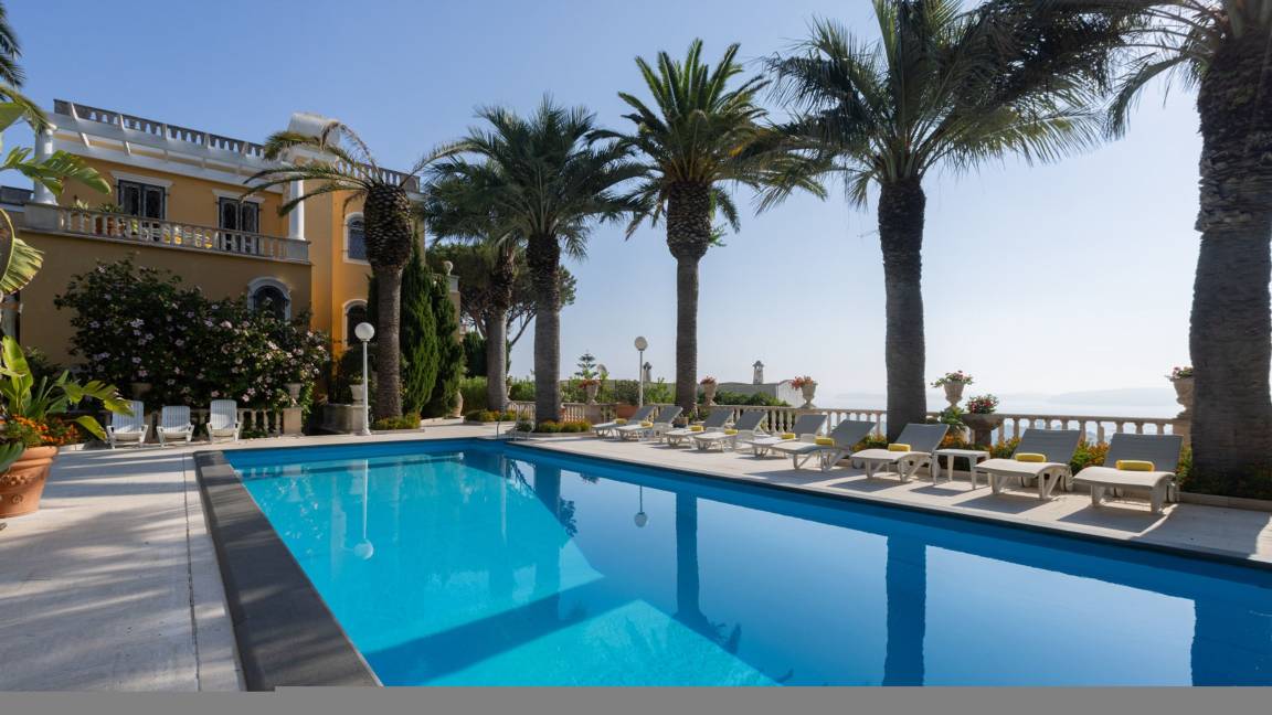 750 M² Villa ∙ 6 Bedrooms ∙ 12 Guests - Ischia Porto