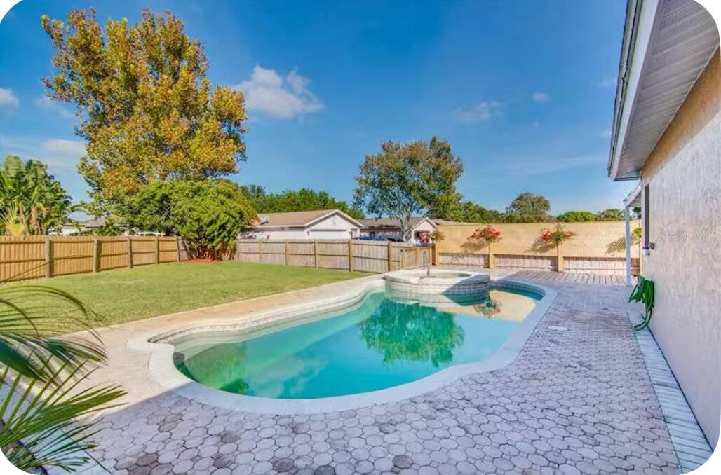 137 M² House ∙ 3 Bedrooms ∙ 8 Guests - St. Petersburg, FL